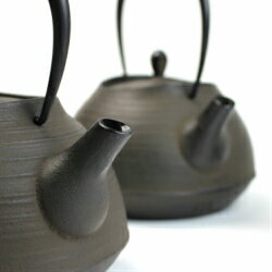 【楽天市場】壱鋳堂 南部鉄器:壱鋳堂 鉄瓶 刷毛目 hakeme 1L W18×D15×H20 cm | 価格比較 - 商品価格ナビ